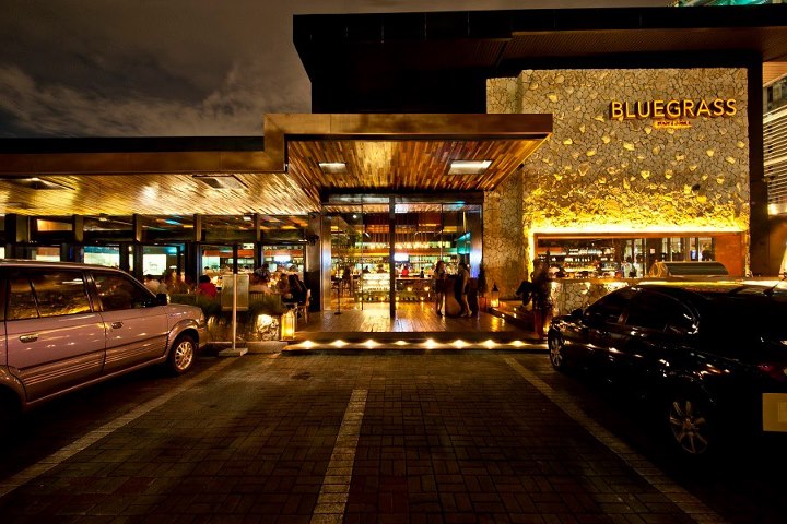 SASSY FOOD HUNTER: Bluegrass Bar & Grill