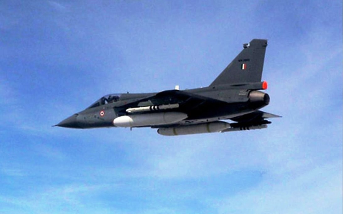 GAMBAR PESAWAT TERBANG: Jet tempur HAL LCA Tejas (Wallpaper 2)
