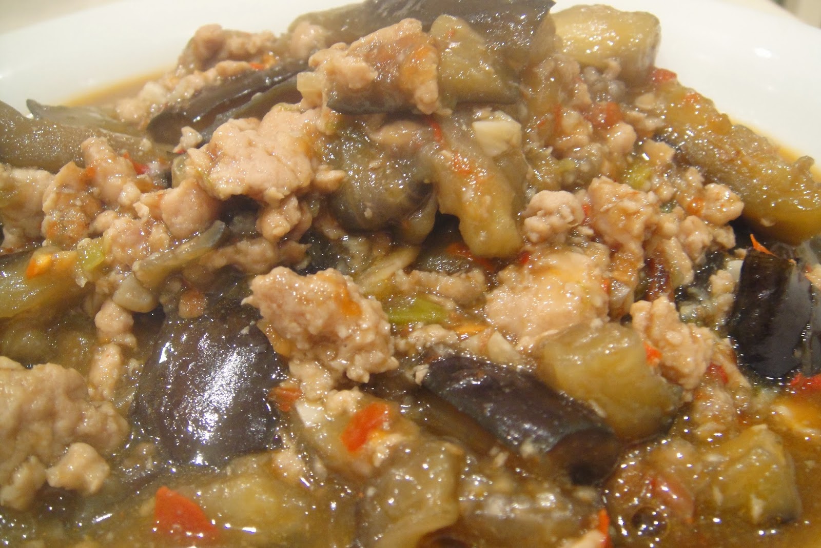 Sara's Kitchen: Fish-Fragrant Pork and Aubergine Pot (魚香茄子煲)