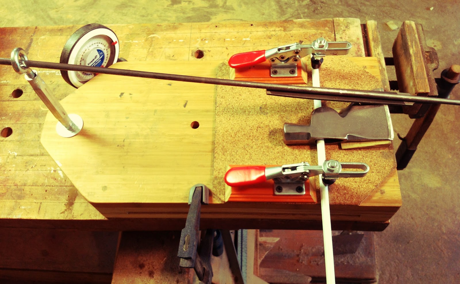 NOBLE IGNITUS:: Axe and hatchet sharpening jig