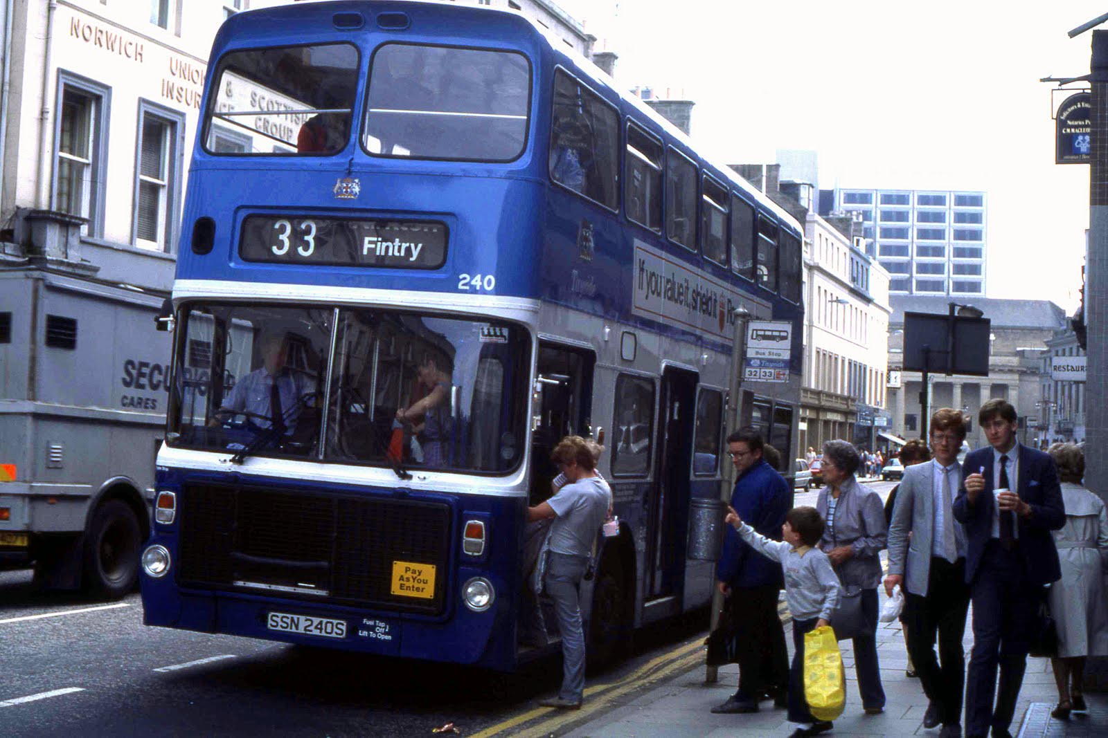 RETRO DUNDEE: STOP THE BUS!