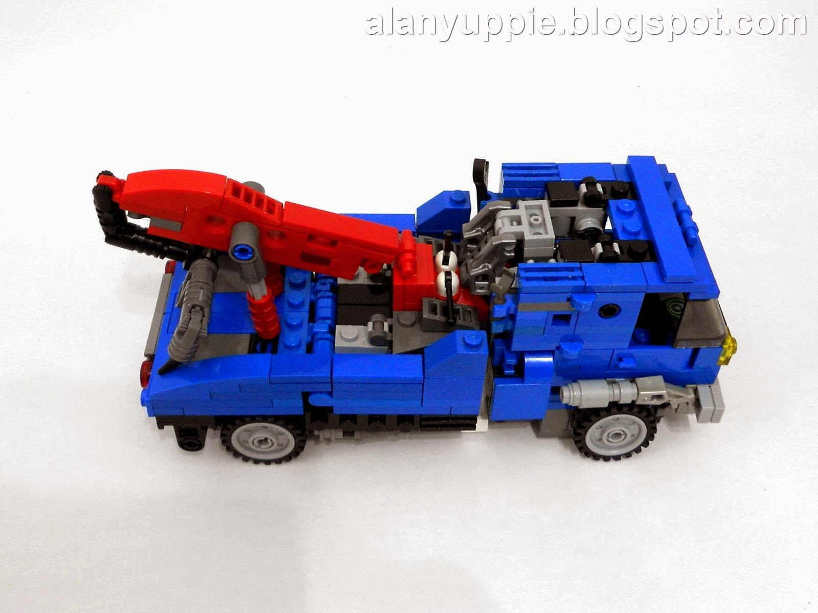 Alanyuppie's LEGO Transformers: Towmecha TM-6656 , Highway Defender!