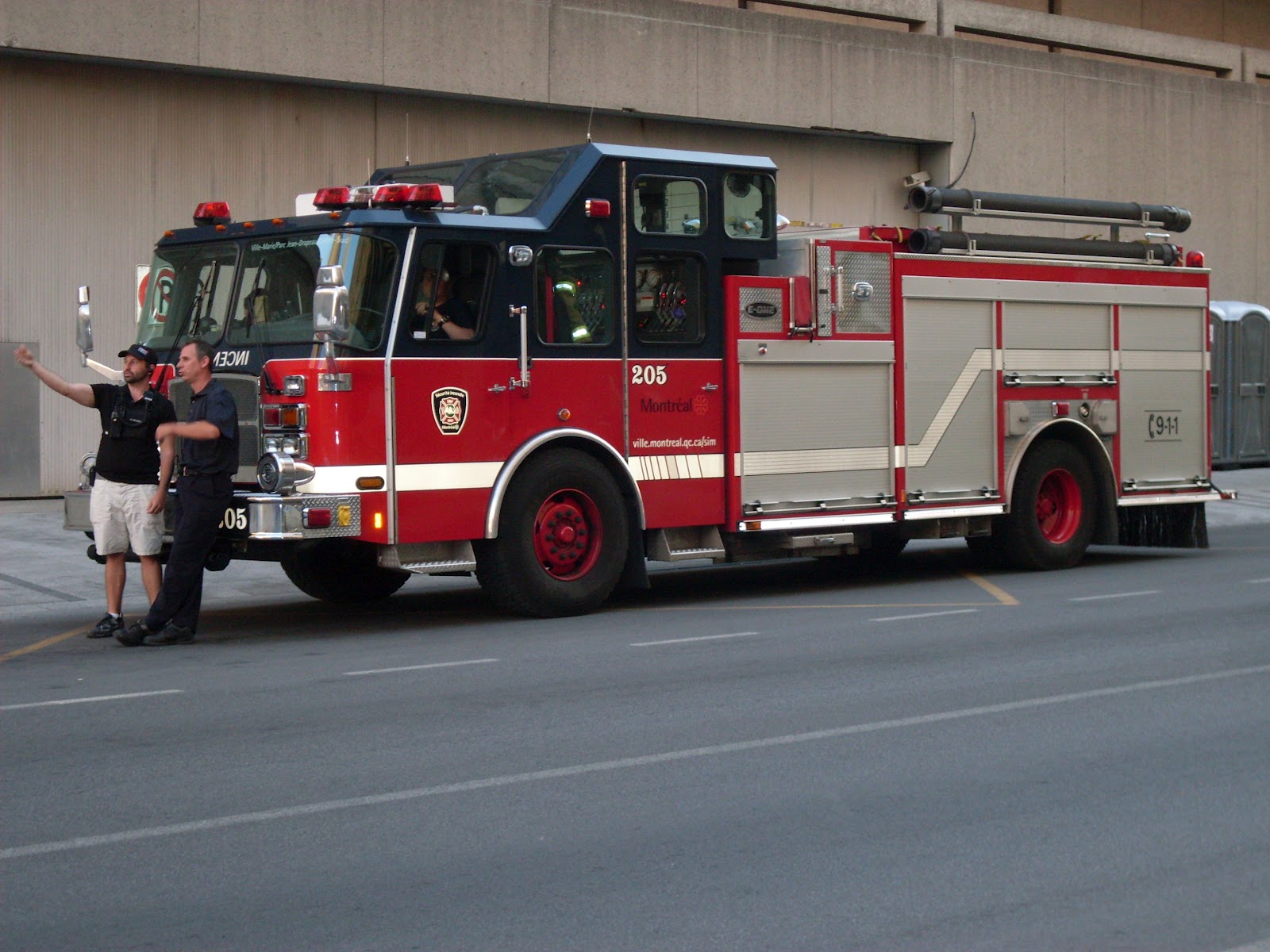 Notre Aventure Au Canada: Pompiers de Montréal