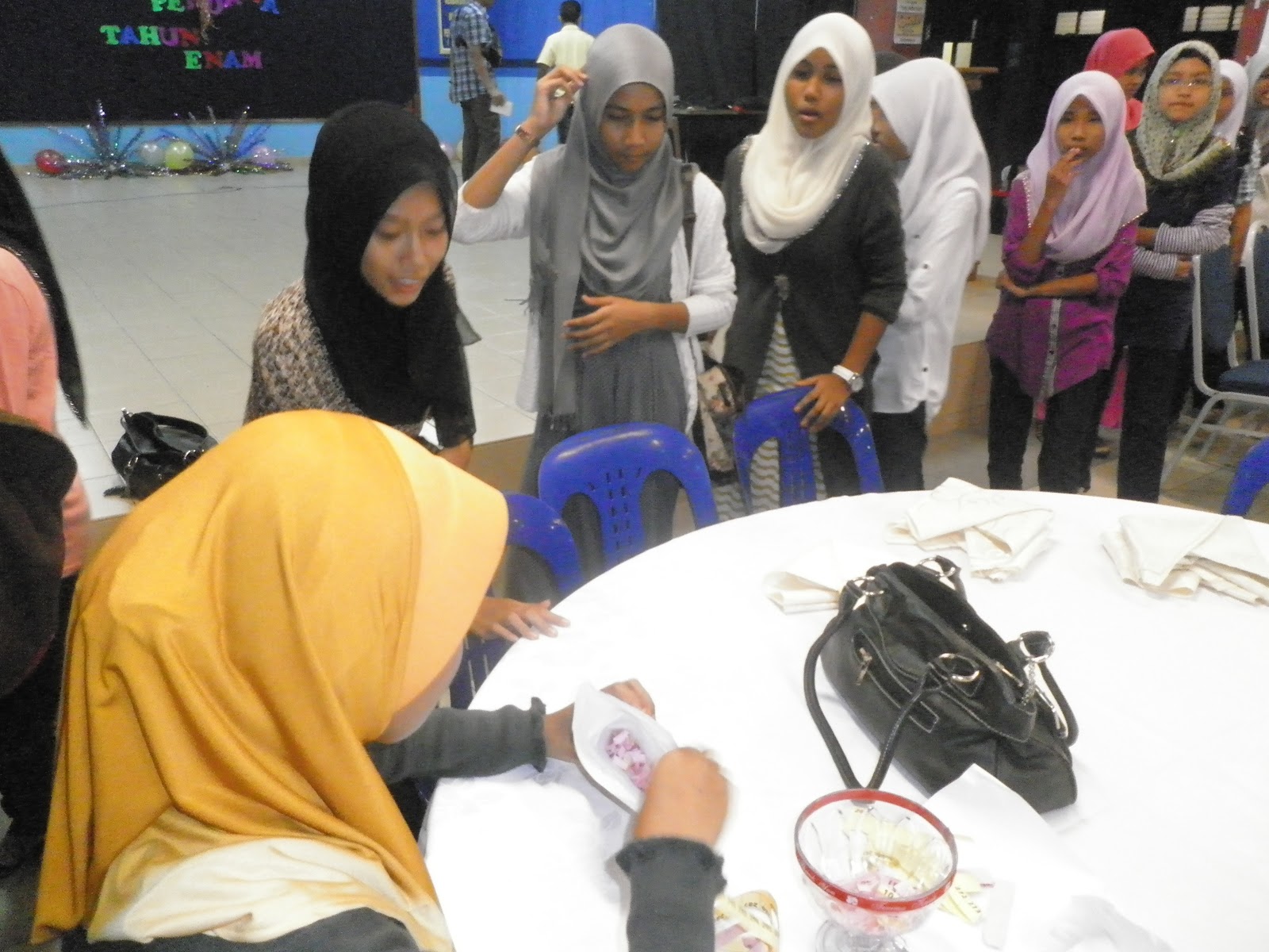 PUSAT SUMBER SEKOLAH: TEKS JURUACARA MAJLIS JAMUAN PERDANA TAHUN 6 2012