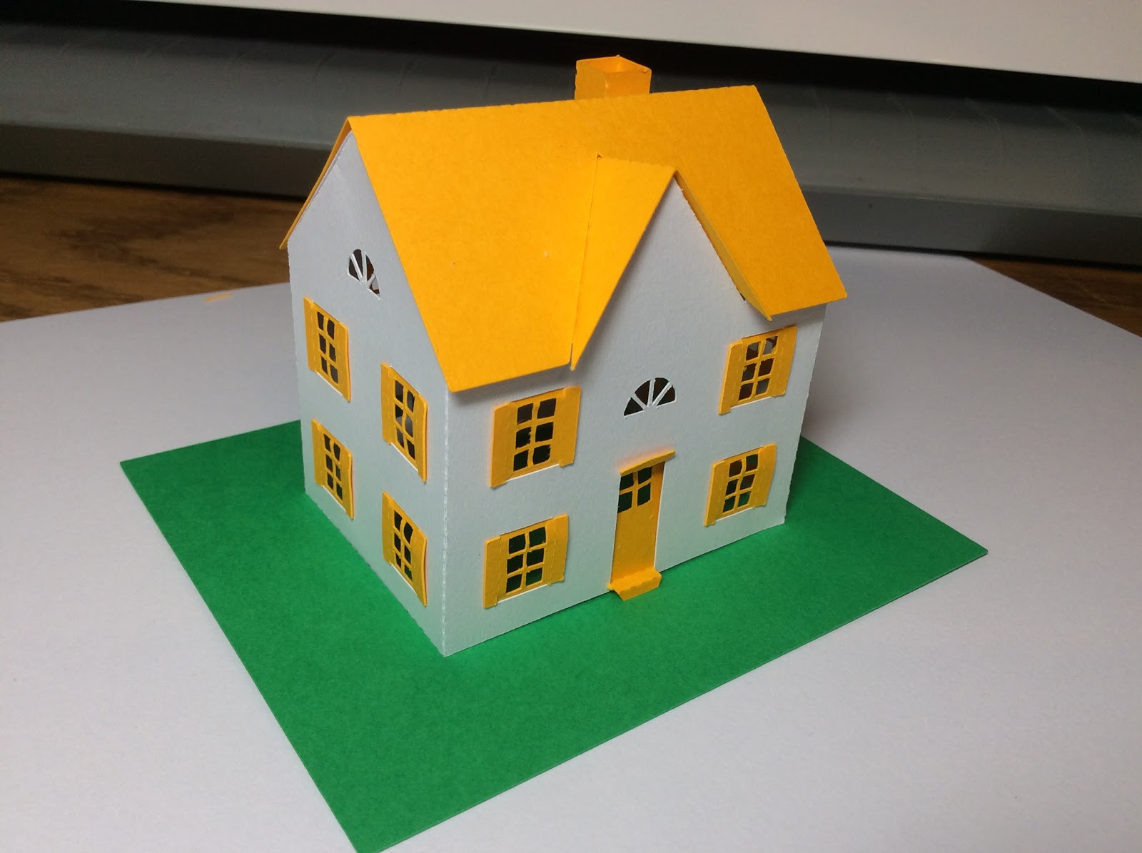 Papercrafts and other fun things: Miniature House #14 - Colonial with ...