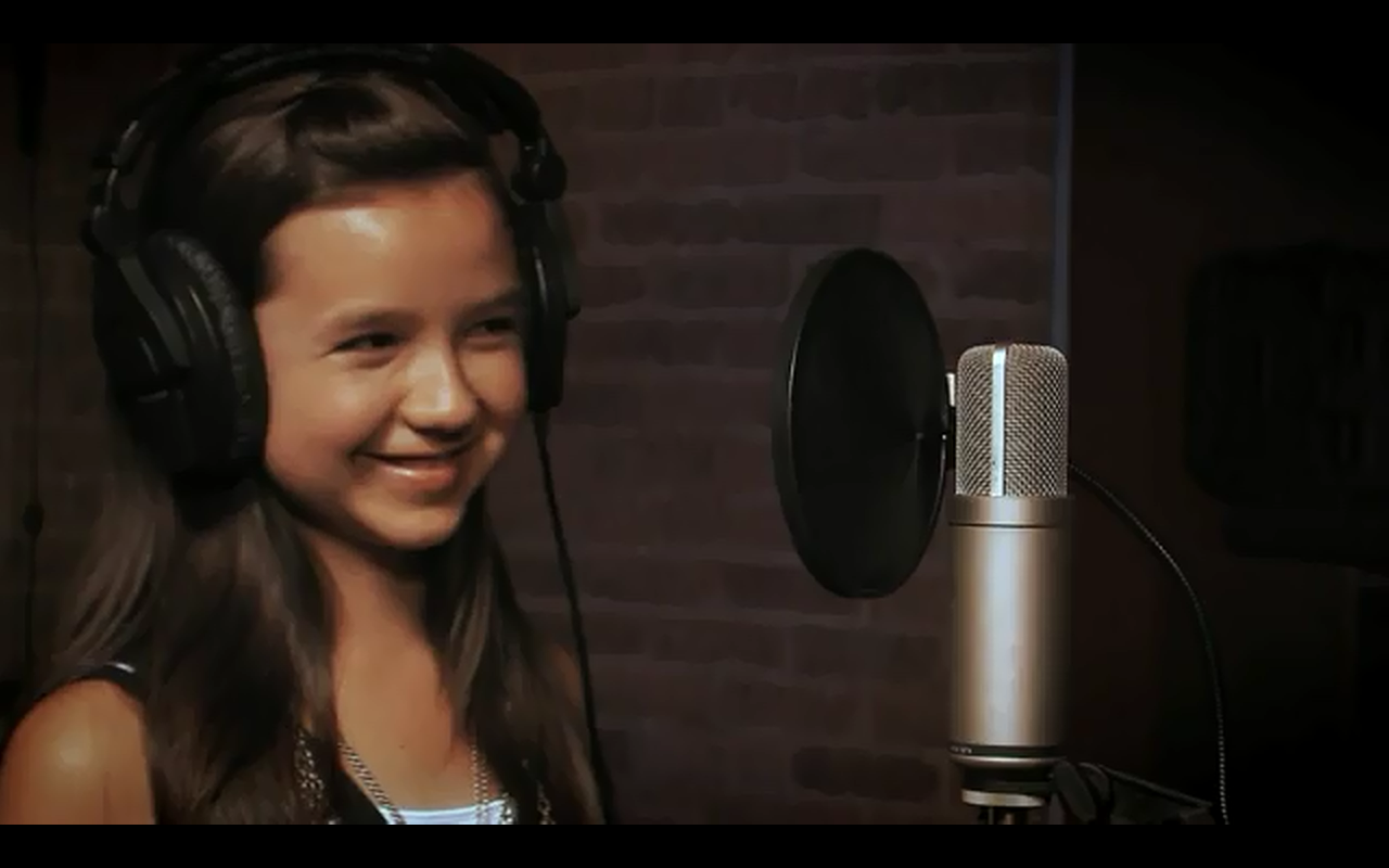 A Little About Maddi Jane | ANGGY_cB