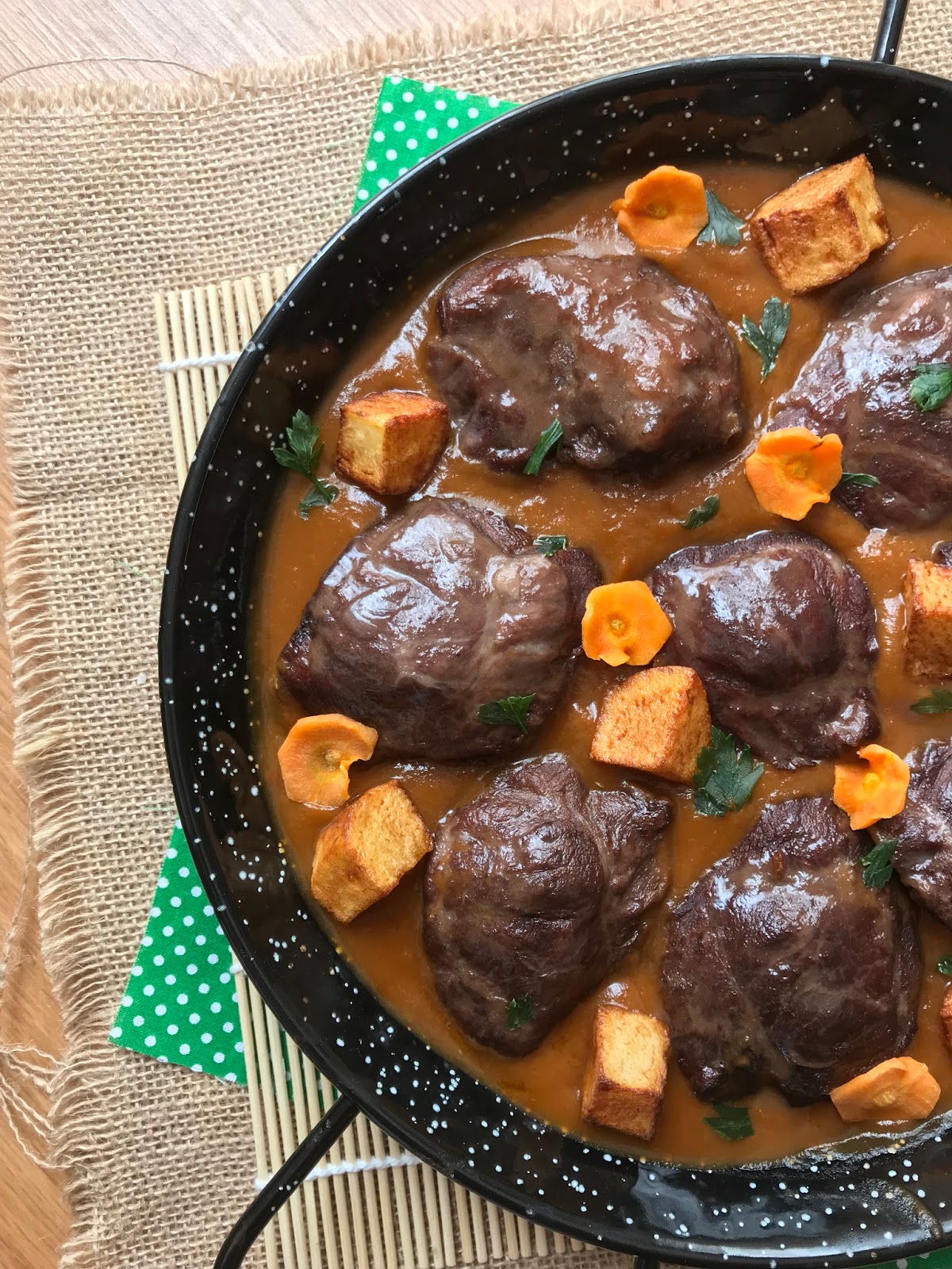 Carrilleras de cerdo al vino tinto. Cooking the Chef