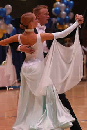 Centro de Dança Baila Comigo: Valsa