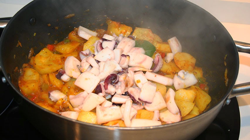 Cocina Muy Sencilla: GUISO DE PAPAS CON CHOCO