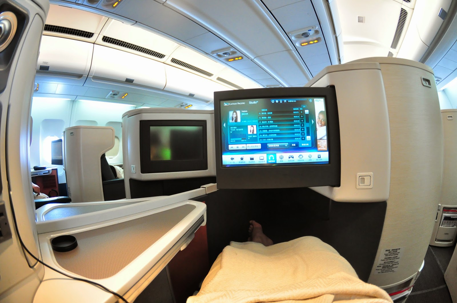 2014 飛行紀錄 國泰 商務艙 Cathay Pacific CX724 Business Class A333 | Moving Traveler