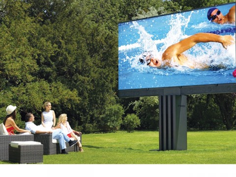The Great Everest: The World's Largest Outdoor LED TV with Video