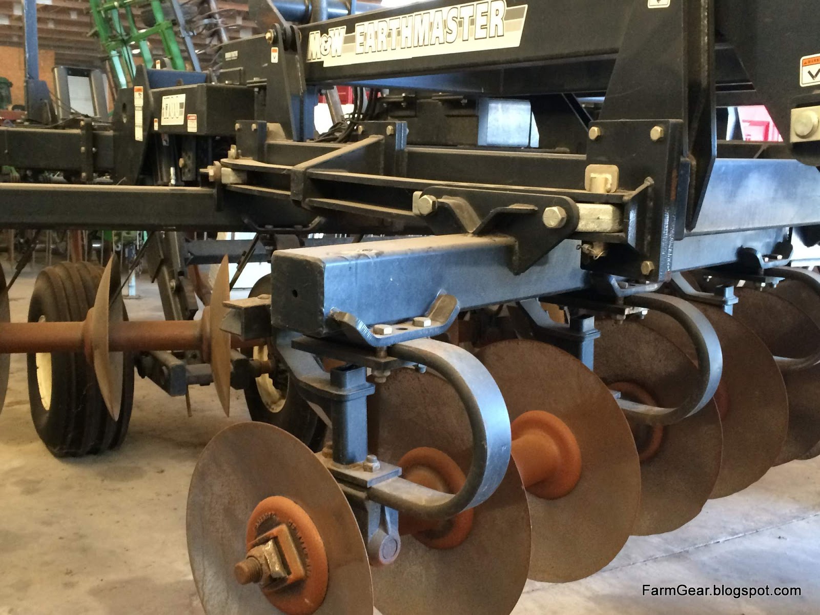 M&W 1700 Earthmaster Disc Ripper