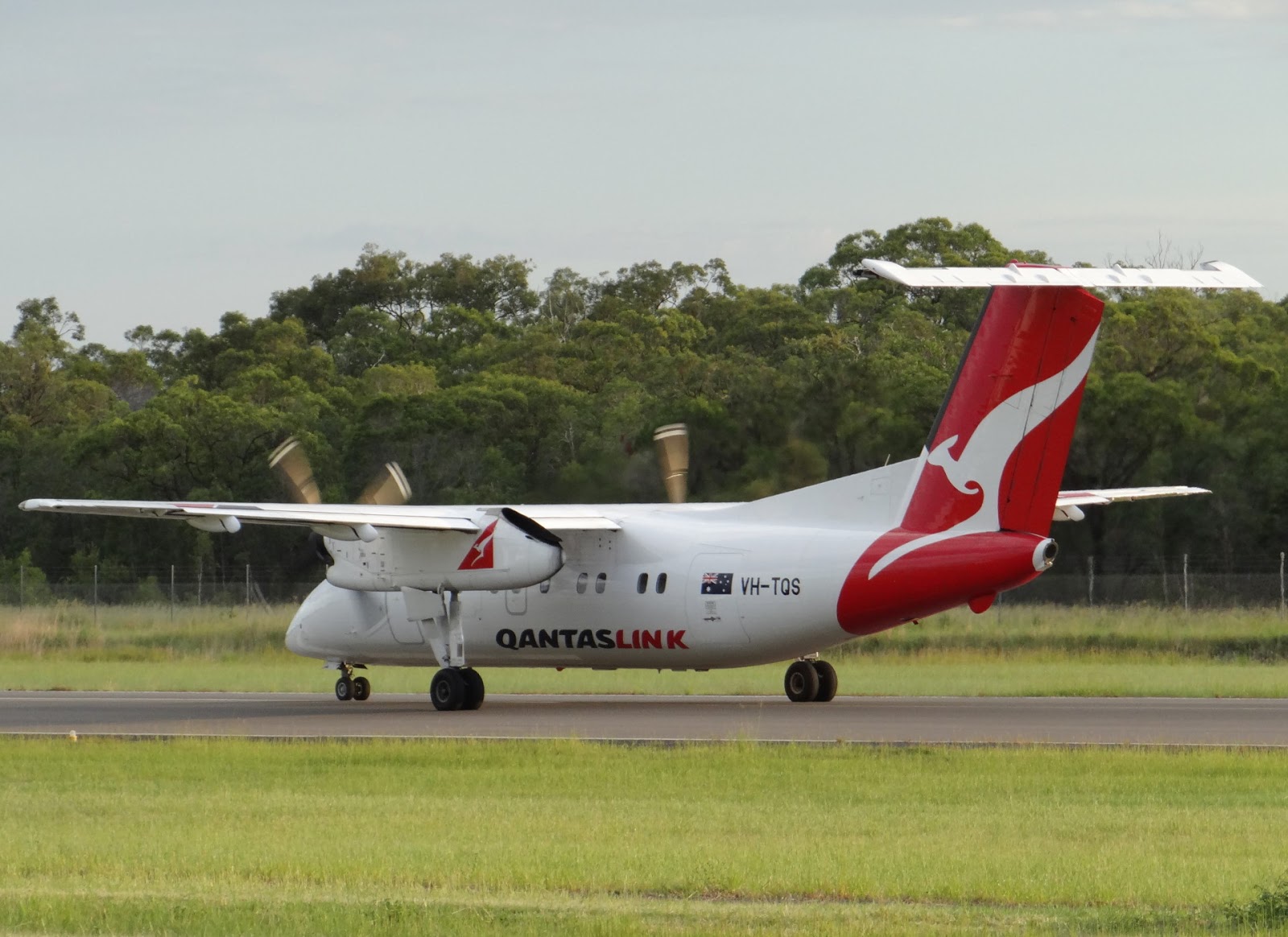 Air Queensland.blogspot: QantasLink de Havilland Dash 8-200 / Q200