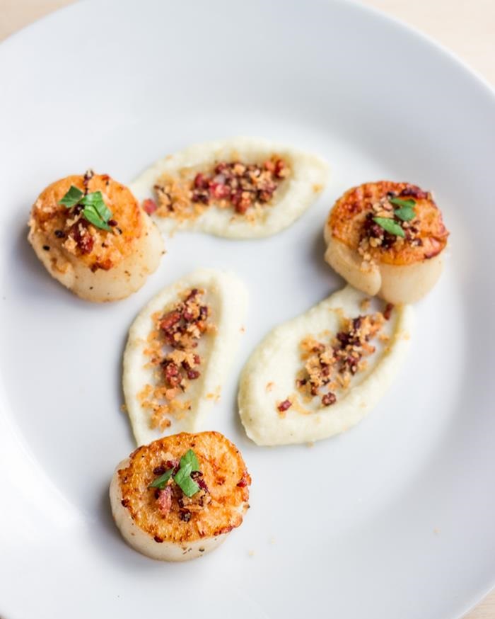 Pearls of Style: Plate Up. Scallops With Cauliflower Puree & Bacon