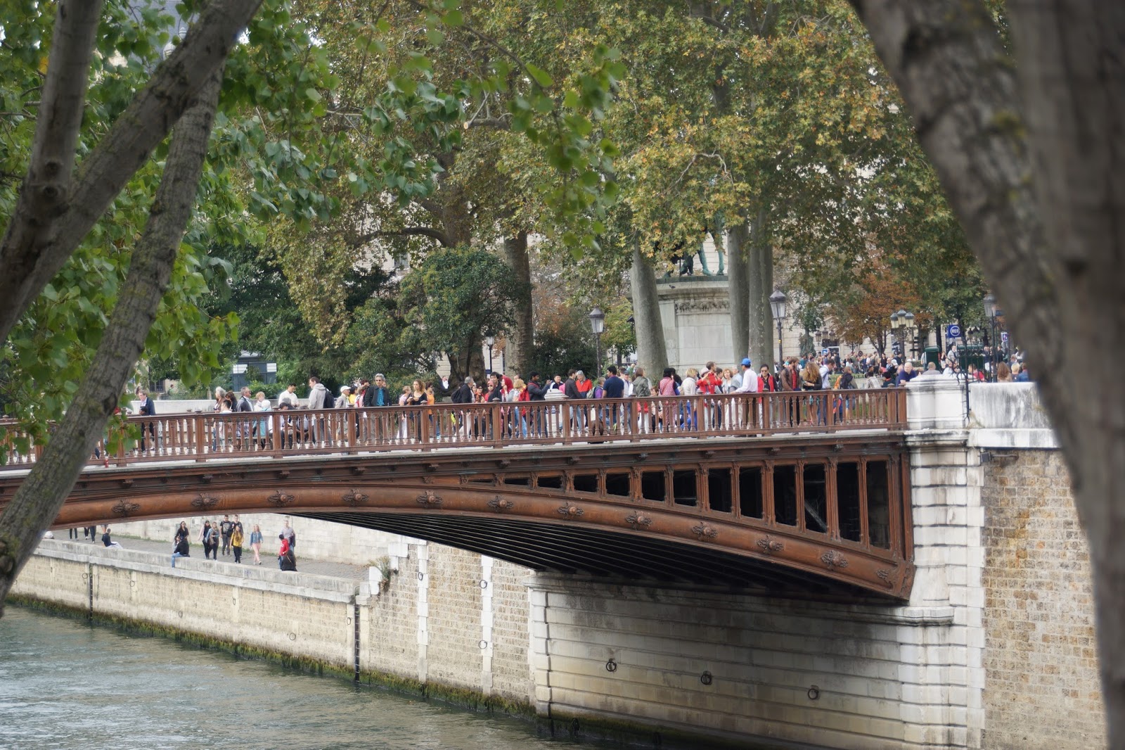THE FRENCH HUTCH: THE BRIDGES OF PARIS