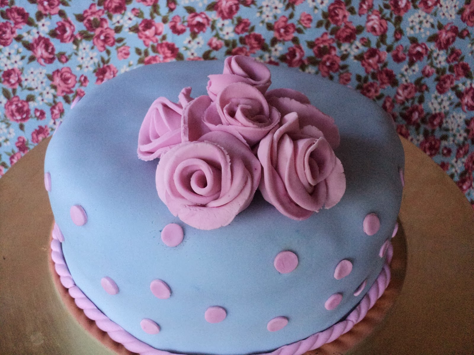 Doces Fofuras por Carol Lopes : Bolo de aniversário azul e rosa