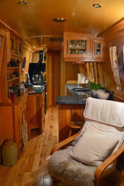 Narrowboat Mervyn: May 2015