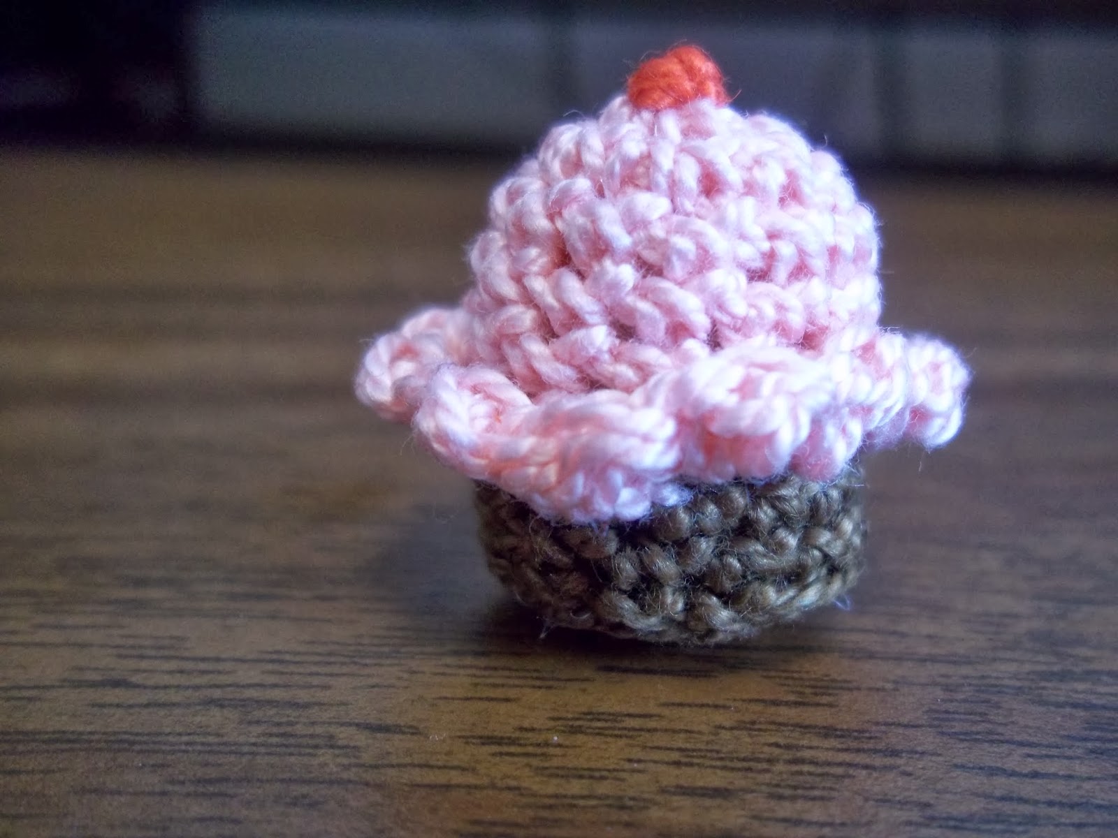 Eden is only a dream away: Crochet mini food pendants!