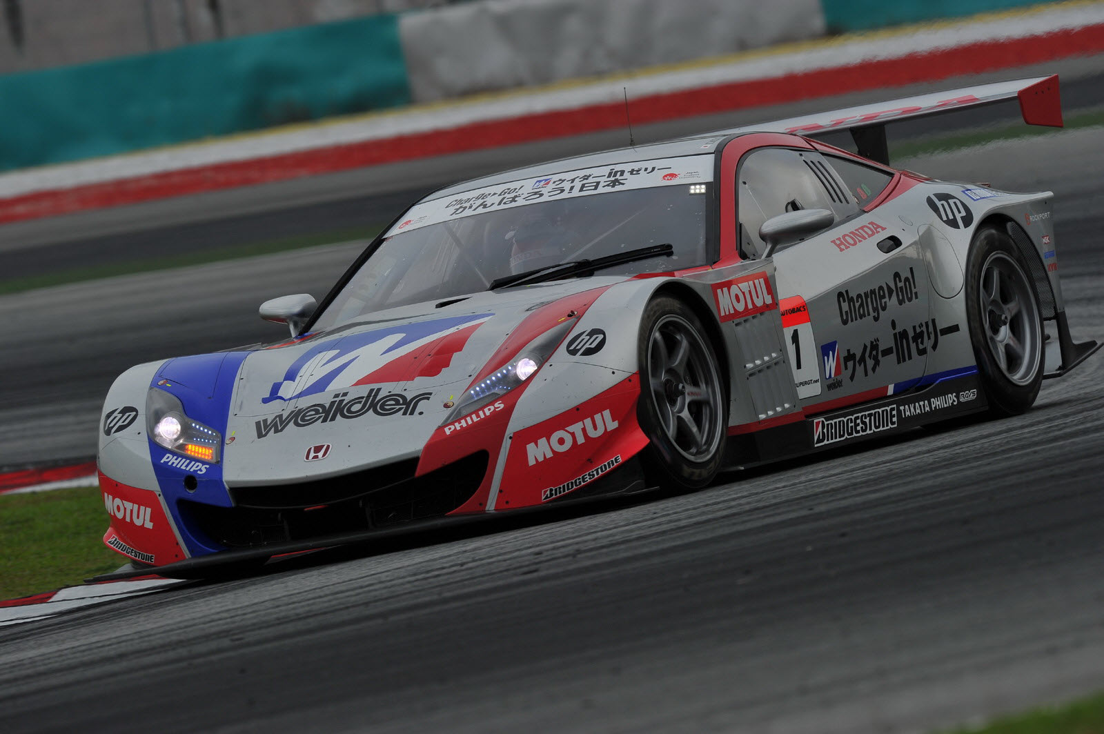 2011 SUPER GT : Weider HSV-010 team takes its first win of the season
