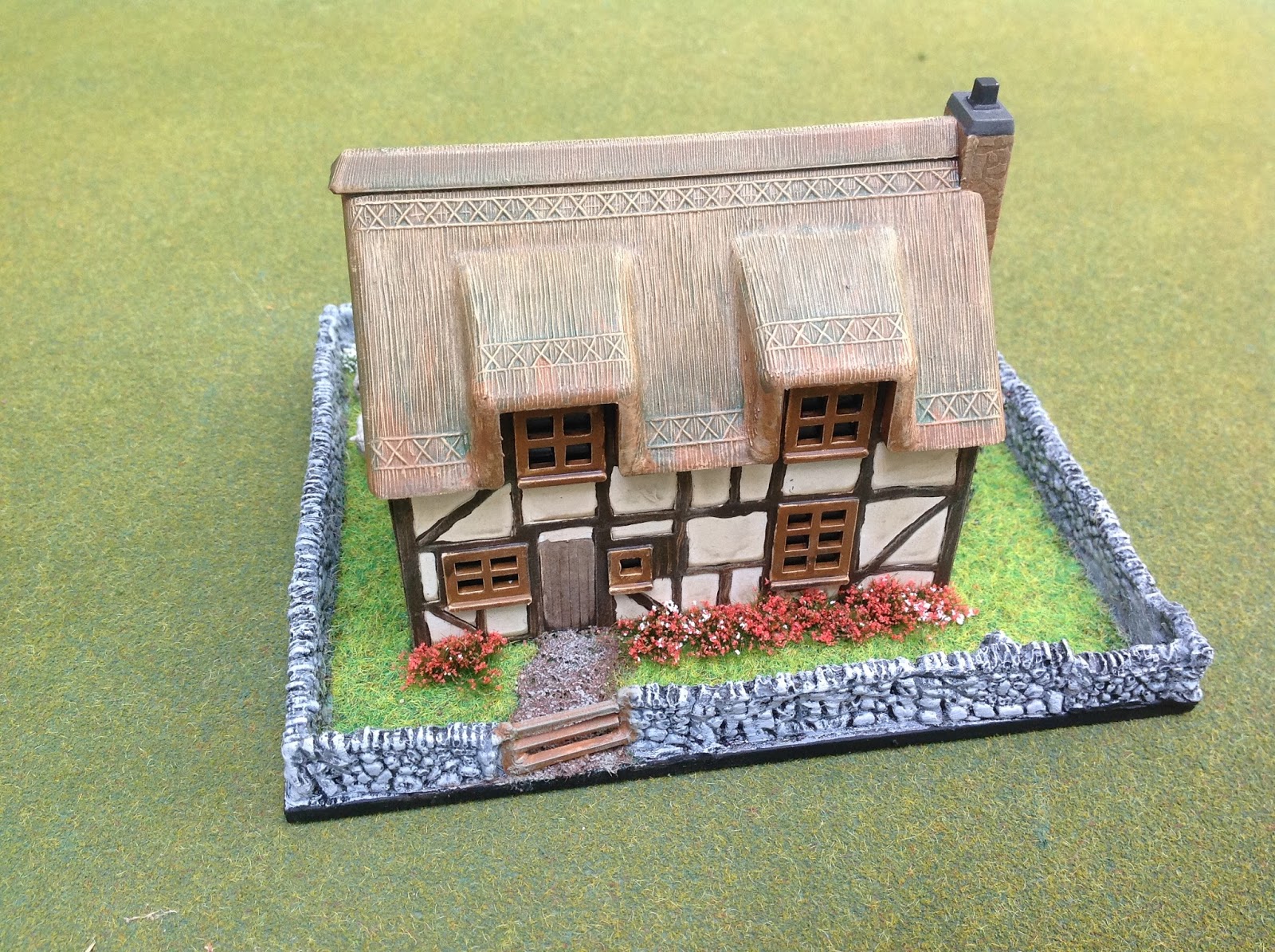 Miniature Minions: Old School Dapol English Cottage