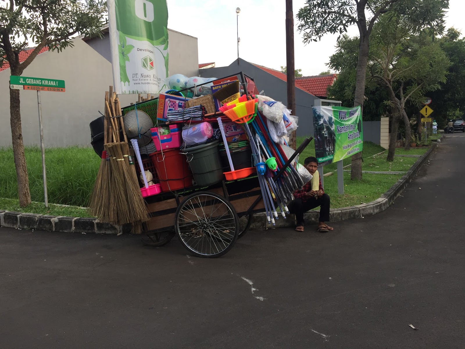 Perabotan Rumah Tangga Keliling