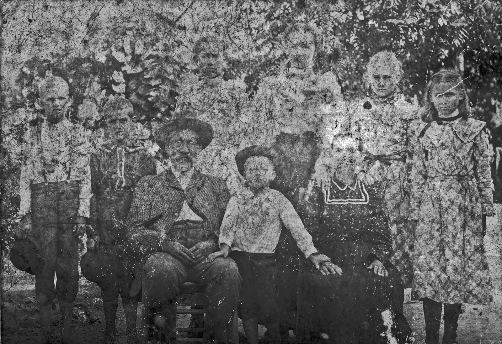 περιπλάνηση: The Oldest Saltsman photograph