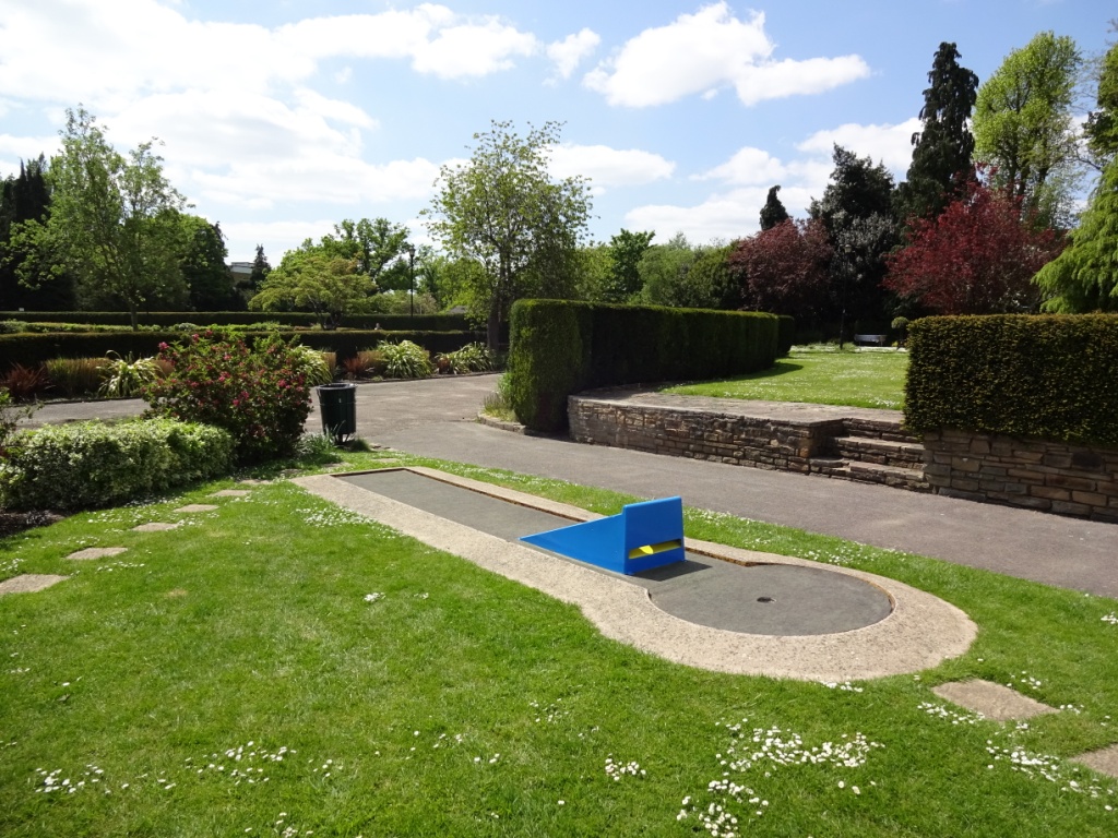 The Ham and Egger Files: Woking Park Crazy Golf course