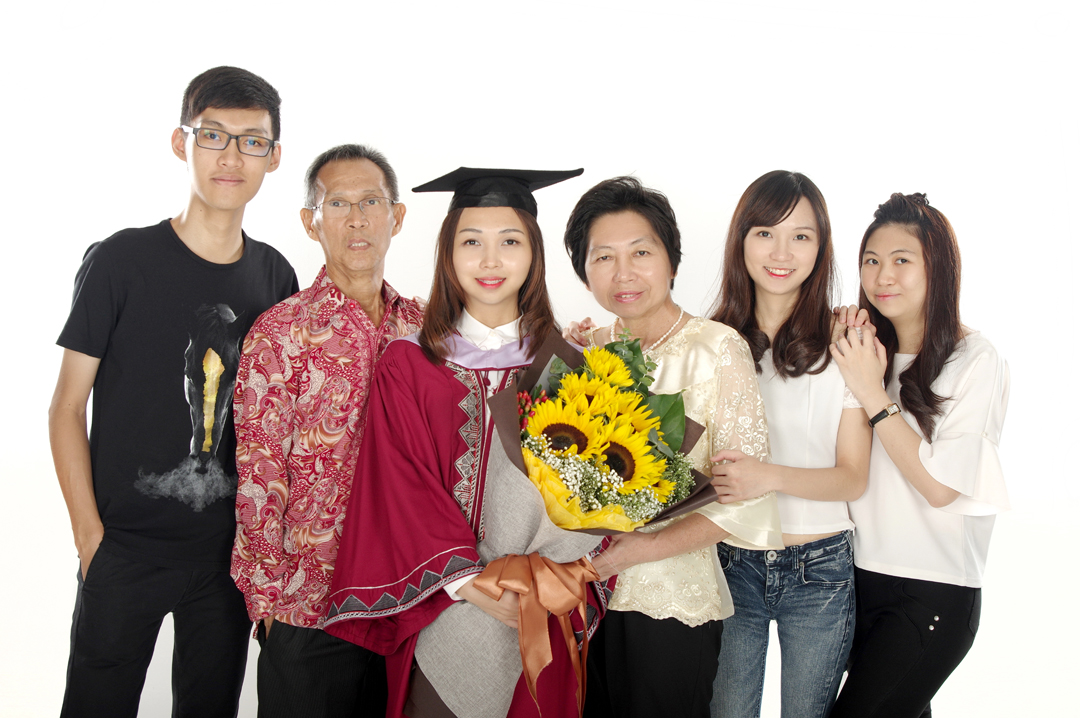 Flame Graduation Photography Studio: (65) Graduation Convocation Family ...