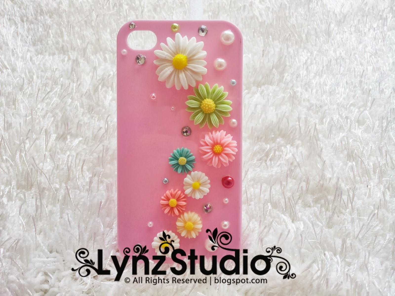 Lynz Studio: # 321 : Custom Made iPhone 4 Casings