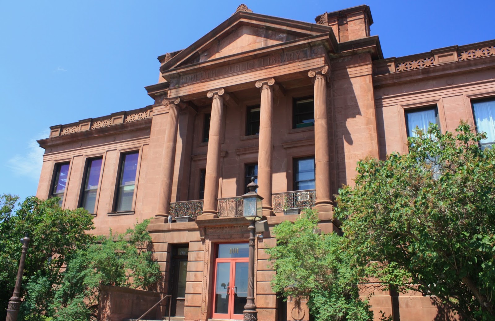 Nomadic Newfies: Duluth Architecture