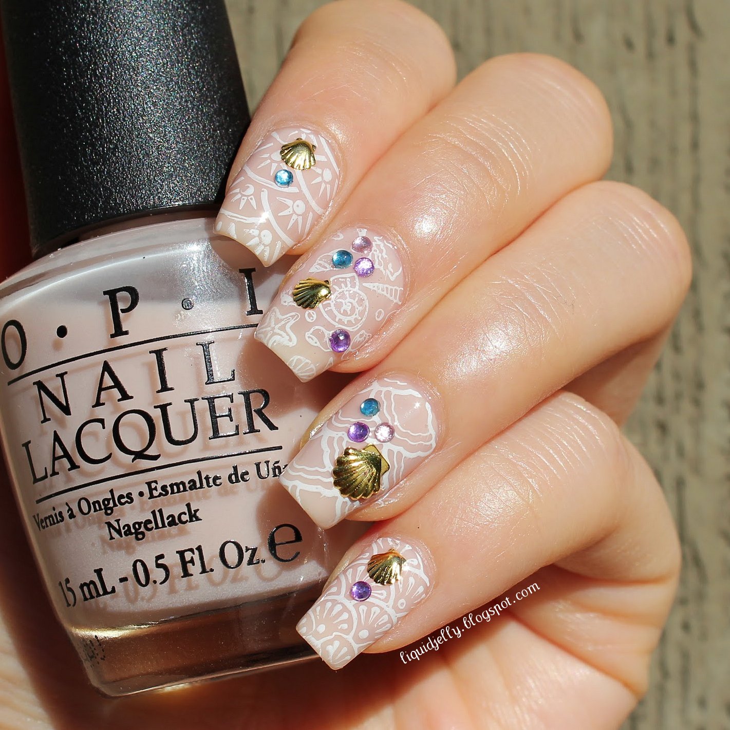 Liquid Jelly: [Nail Art] Gold Shells and Gemstones