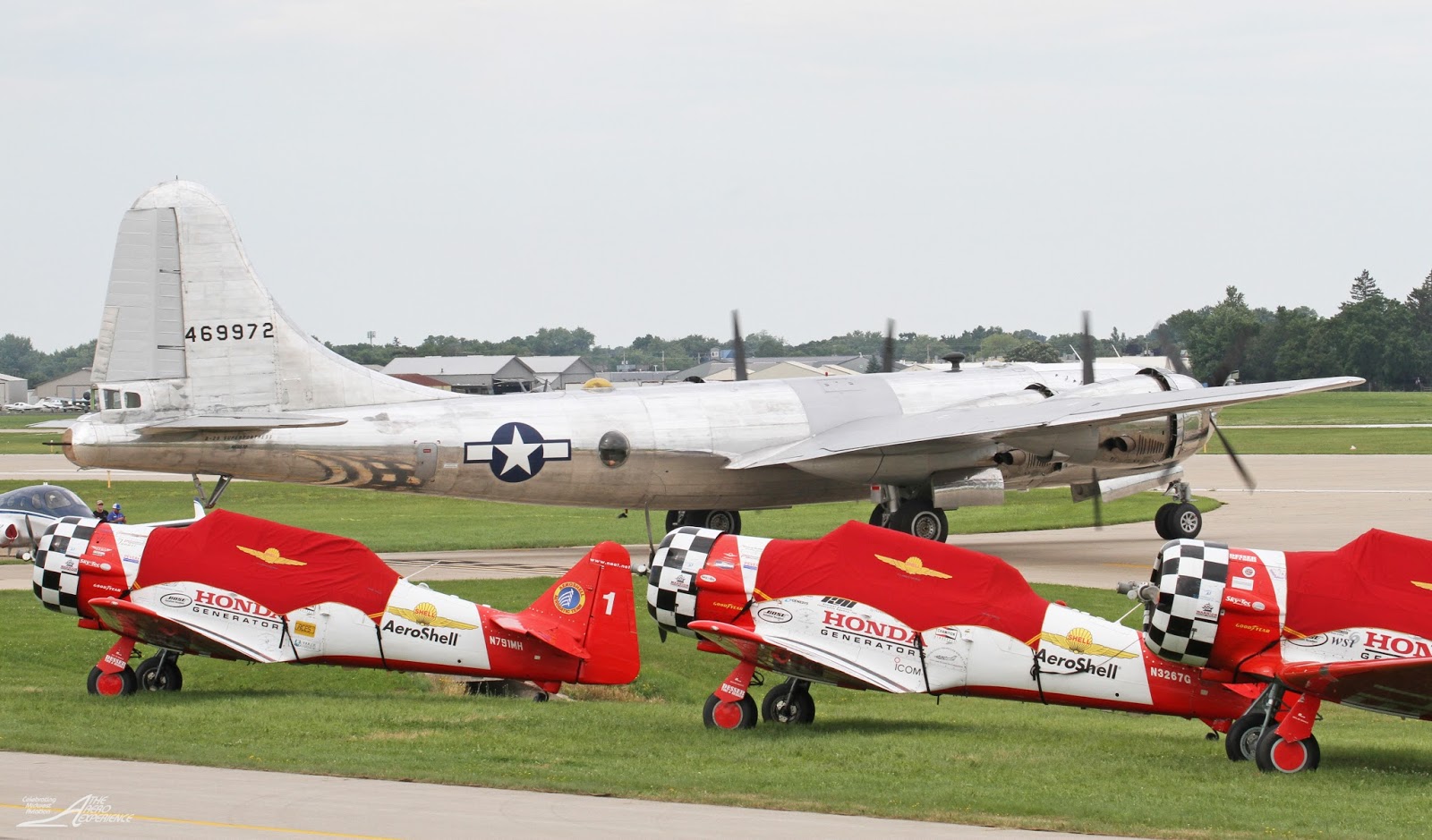 The Aero Experience: EAA AirVenture Oshkosh 2017: Airshows - Bomber ...