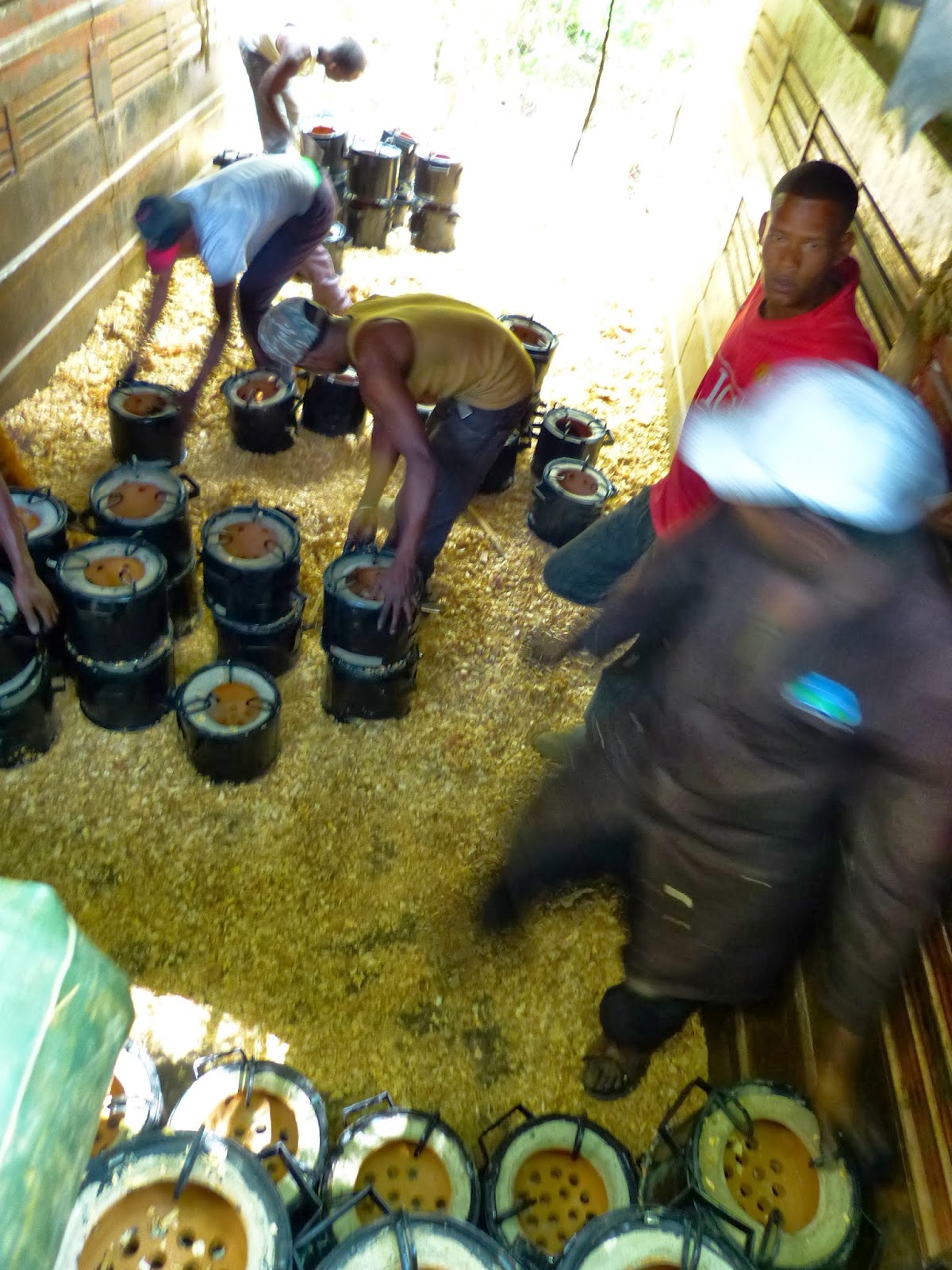 Cookswell Energy Saving Jikos and Charcoal Ovens: Loading 'kuni mbili ...