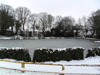 Snapshots of Bracknell: Frozen Lake in Braybrooke Recreation Park