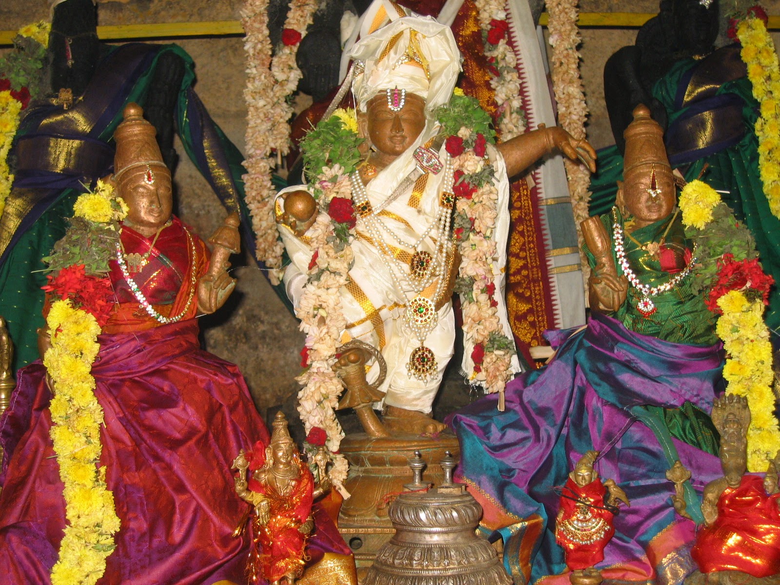 Temple, Travel and Sport: Navaneetha Krishnan temple Arasalur