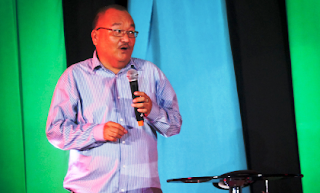 PolitEkon: From Tonette to Anthony, From Gay to Straight