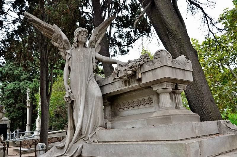 bensozia: Poblenou Cemetery, Barcelona