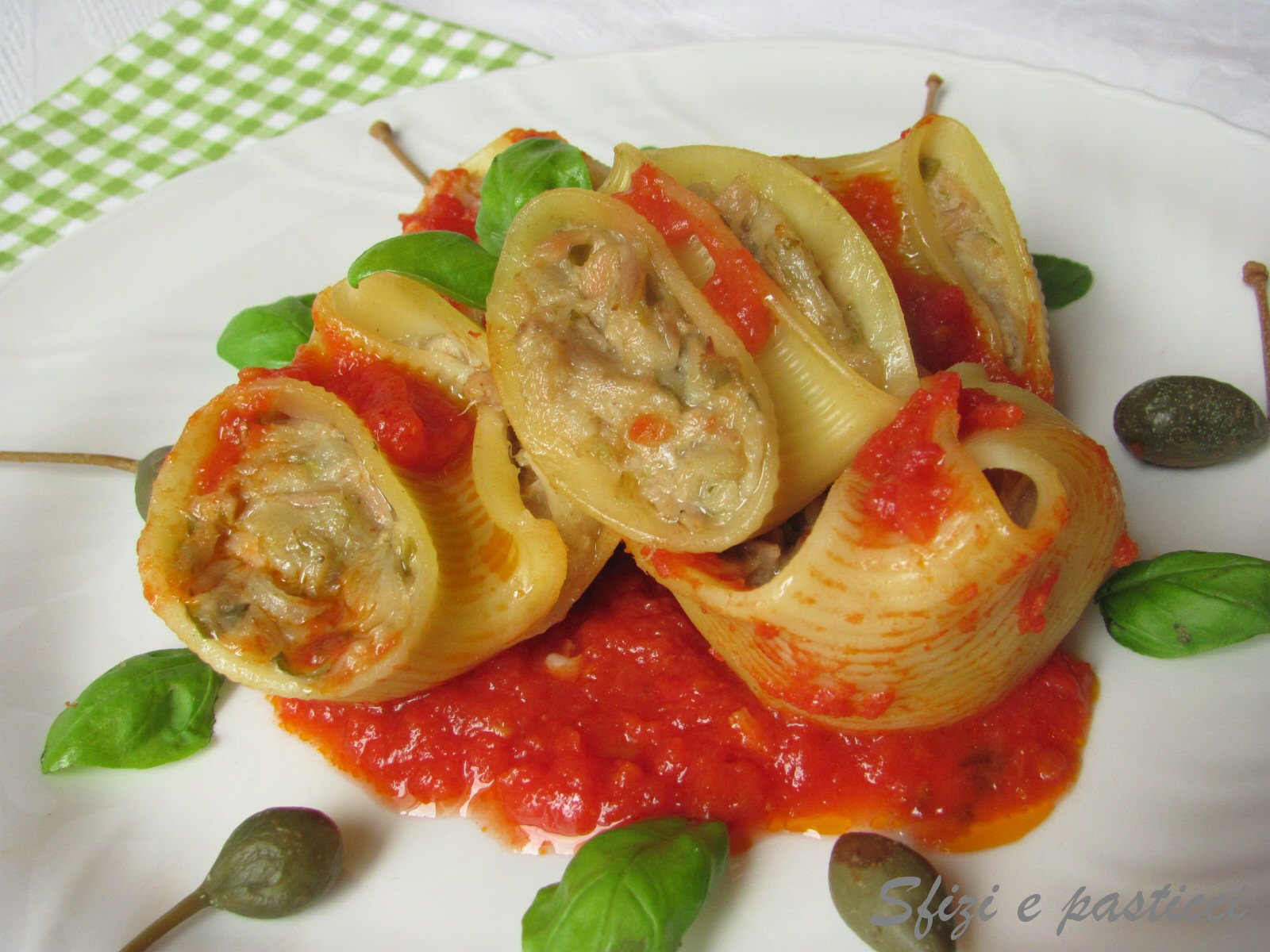 Sfizi e pasticci: Lumaconi farciti al tonno