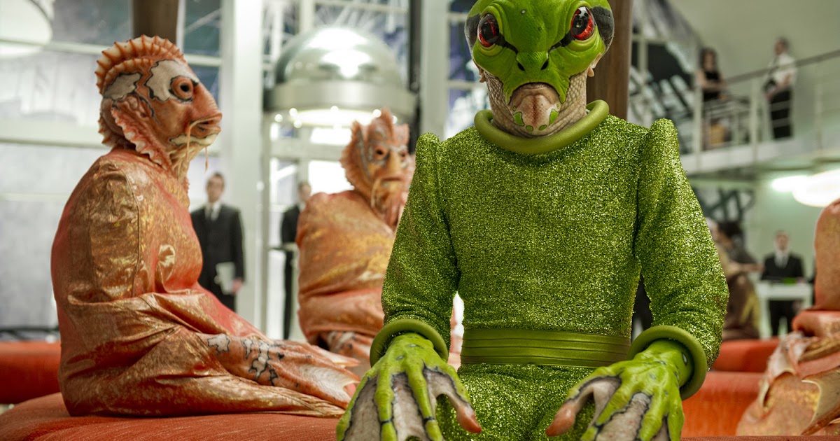 Movie Buff's Reviews: NEW & RETRO ALIENS INVADE “MEN IN BLACK 3”