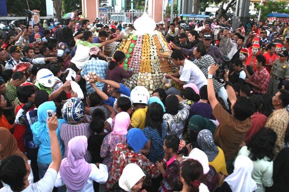 INILAH 16 TRADISI UNIK MENYAMBUT BULAN PUASA RAMADHAN DI INDONESIA ... INILAH 16 TRADISI UNIK MENYAMBUT BULAN PUASA RAMADHAN DI INDONESIA ...