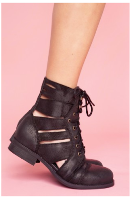 the fashion blanket: slash boots.