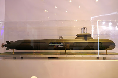 DEFENSE STUDIES: A26 Sub Goes Vertical