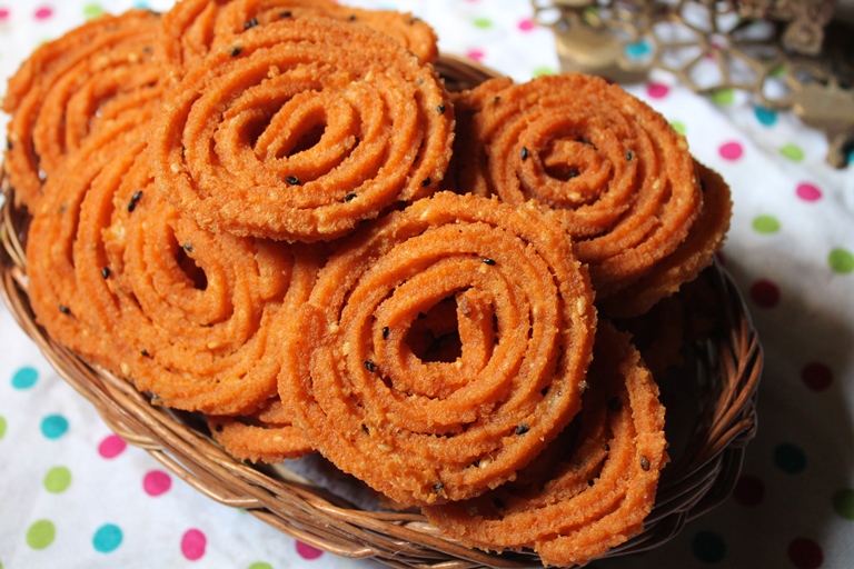 Rava Murukku Recipe / Sooji Chakkuli Recipe / Sooji Chakli Recipe ...