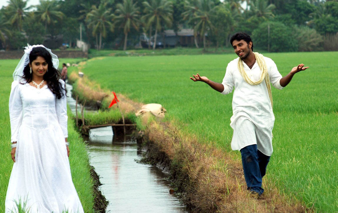 Nandhanam Movie Stills - Wallwoods