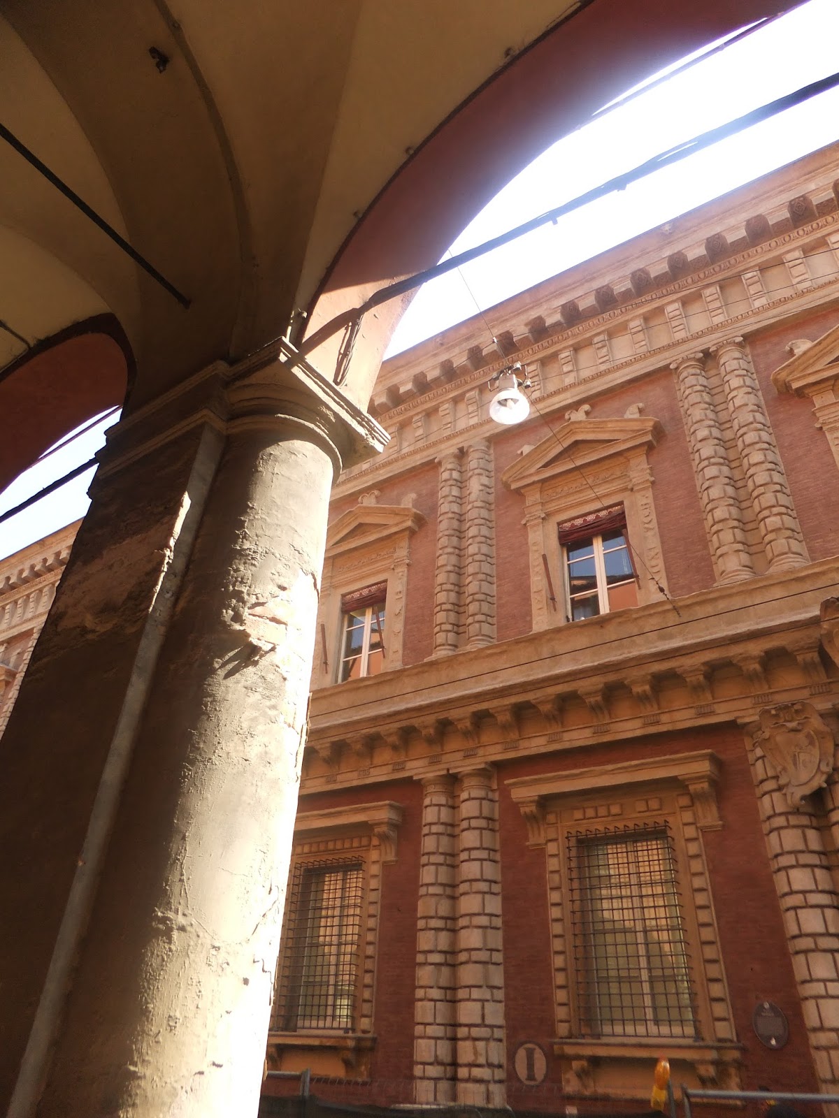 Russ & Cat's Excellent Adventure: La dotta, la grassa, la rosso - Bologna