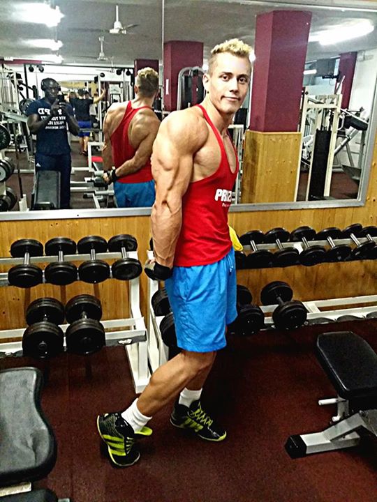 the beauty of male muscle: Robert