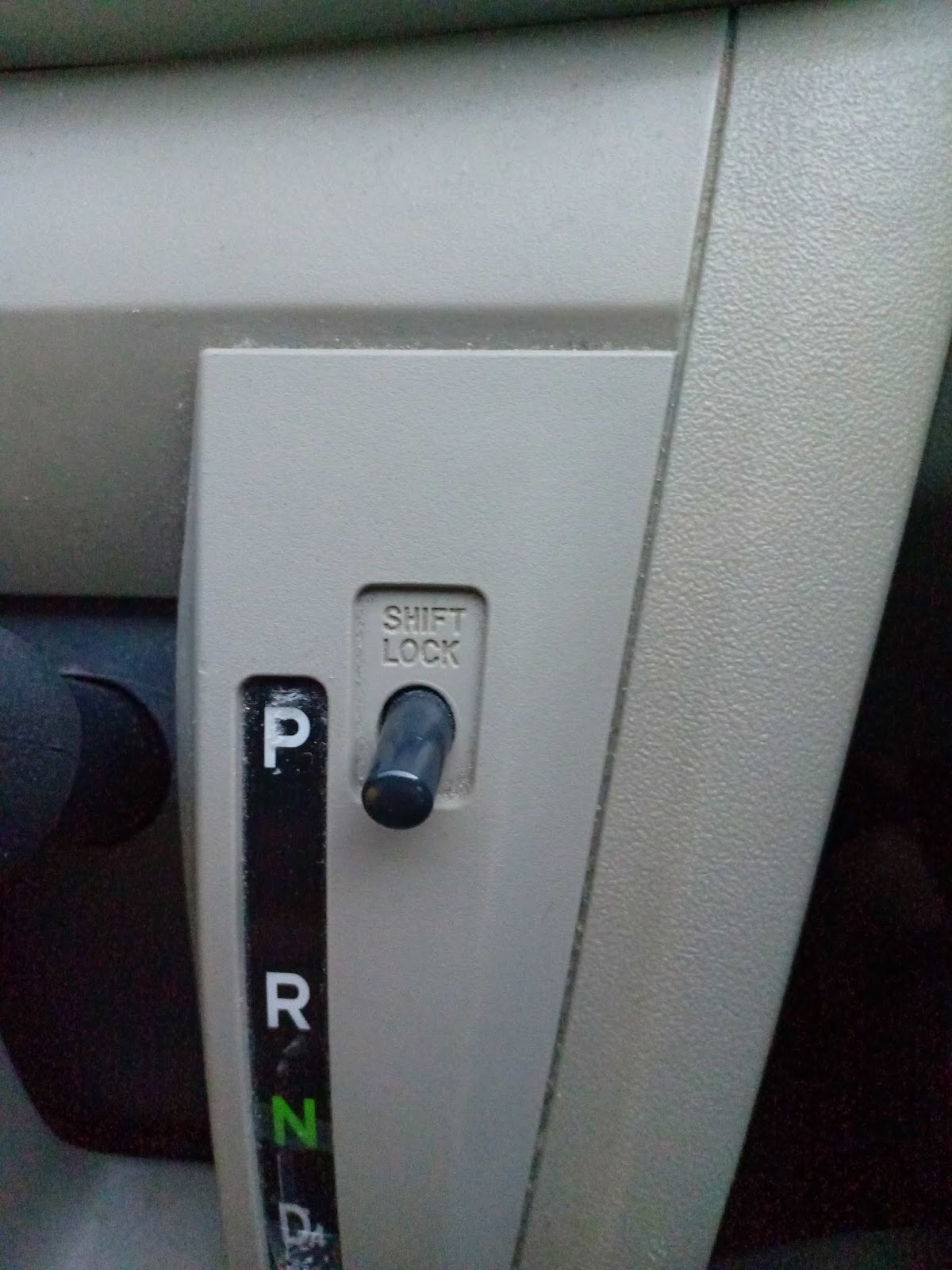 Fungsi Butang Shift Lock Pada Kereta Auto Fungsi Butang Shift Lock Pada Kereta Auto