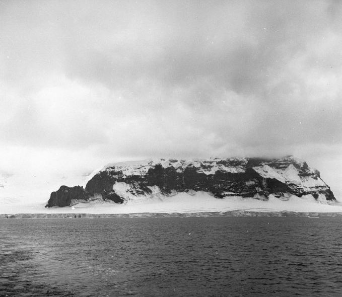 Isla Sturge - Volcanian