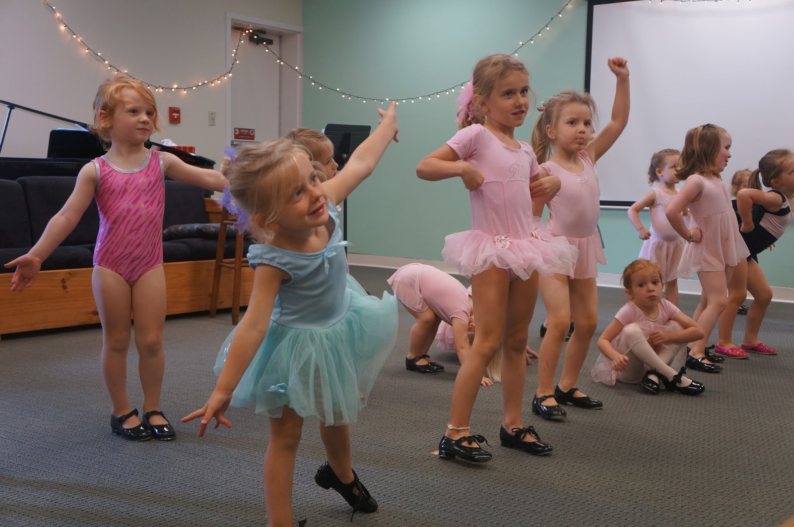 The Roberts in Cola Town: Maya/Mia and my little dancing queens