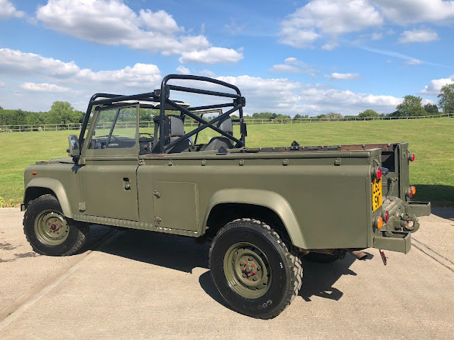 Landrover Defender: Land Rover Defender 110 EX MOD MILITARY PICK UP TRUCK